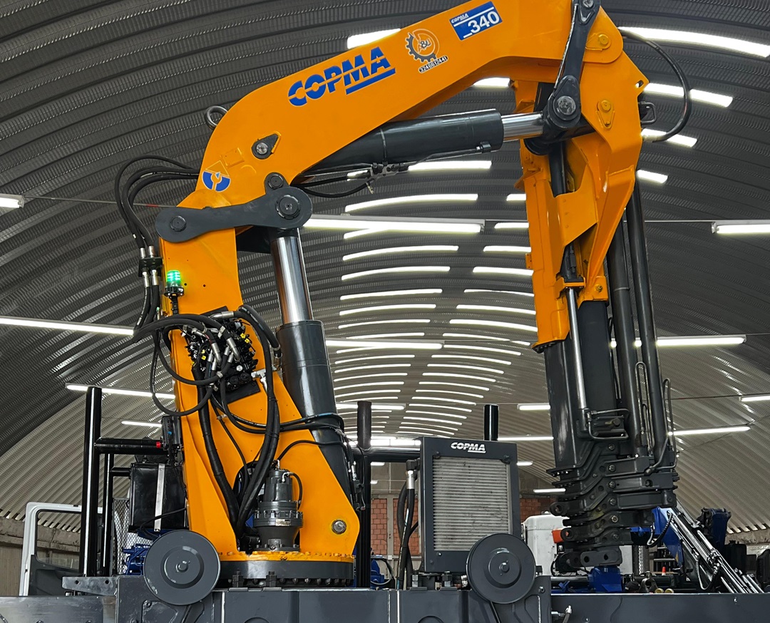 Camión Grúa con Brazo Articulado Sistema Ampliroll