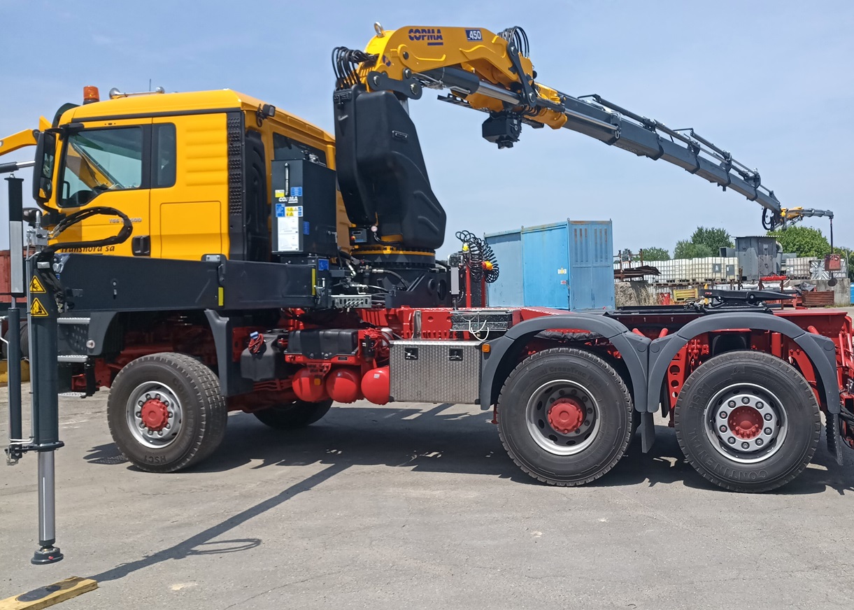 Camión Grúa con Brazo Articulado Sistema Ampliroll