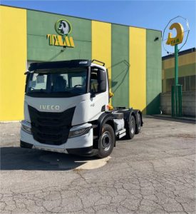 Camión Grúa con Brazo Articulado Sistema Ampliroll